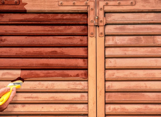 Prix pour repeindre ses volets en bois - Ootravaux