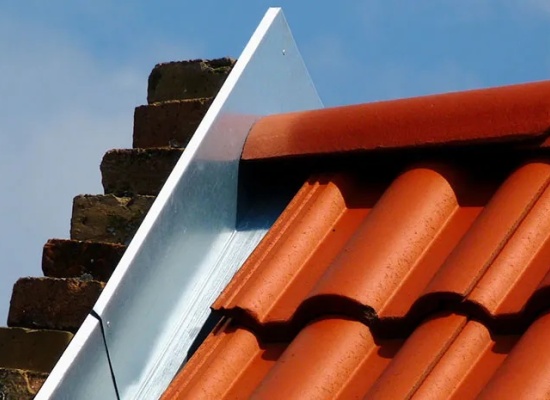 Tout savoir sur la pose de solin de toiture